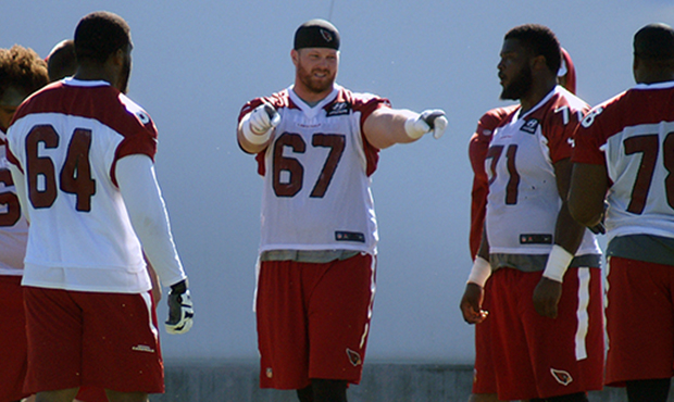 Cardinals trade offensive lineman Tony Bergstrom to Ravens