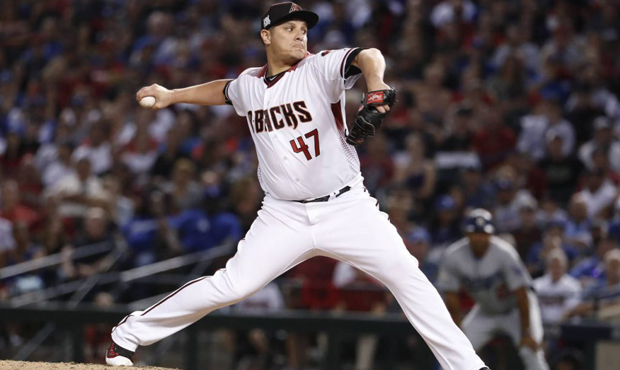 Former D-backs reliever David Hernandez signs with Cincinnati Reds