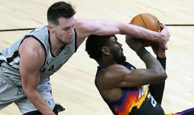 Throwback Spurs performance gets Suns out of sorts in 26-point loss