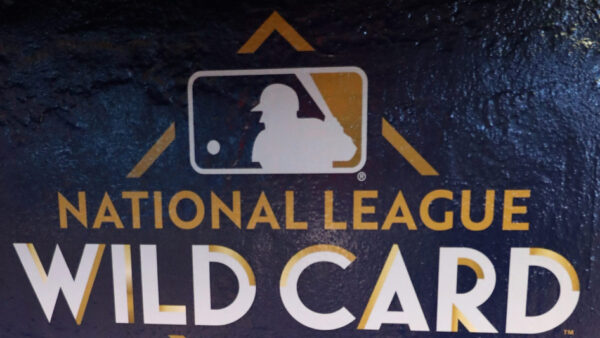 How does MLB's wild card playoff format, standings work?