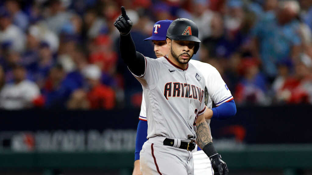 Diamondbacks pour on the hits in World Series win at Rangers