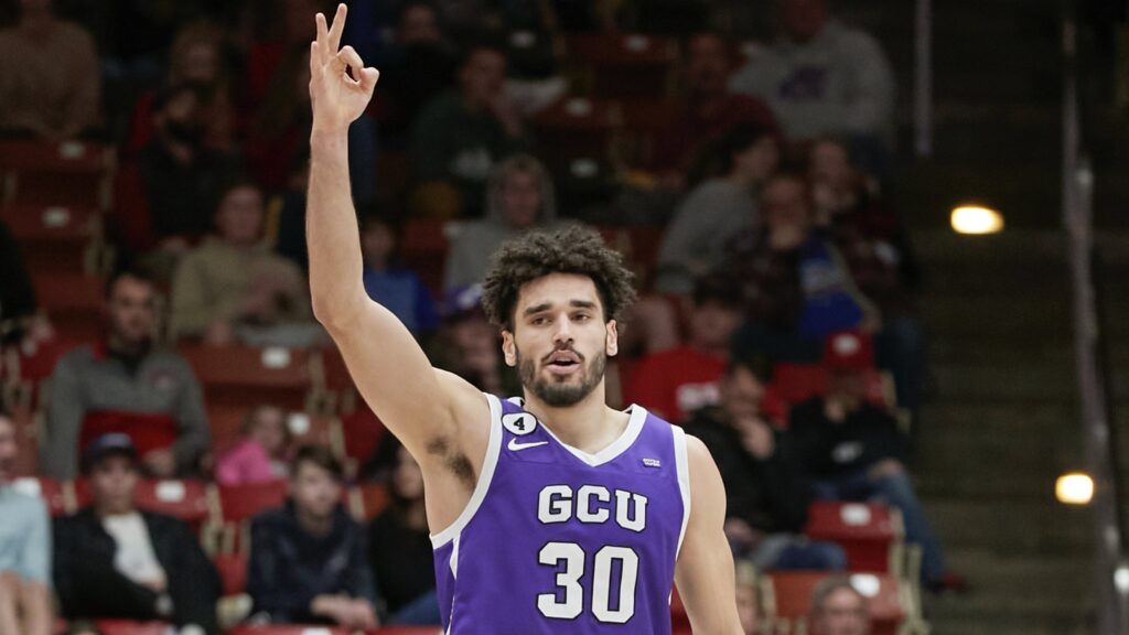 GCU's McGlothan throws down poster dunk in win vs. Utah Tech