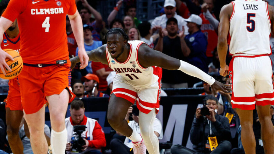 Arizona's Oumar Ballo Nerf-hoop dunks it vs. Clemson