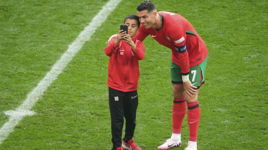 Fans get onto field for selfies with Ronaldo during Euro match