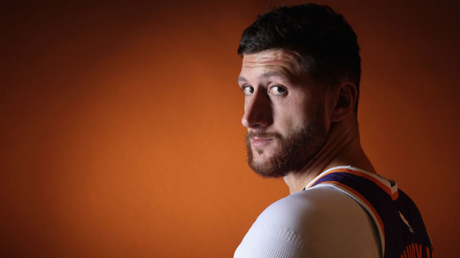 Suns' Jusuf Nurkic dealing with finger injury, to be re-evaluated