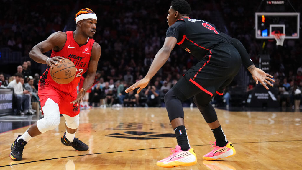 Jimmy Butler: Orange hair is not about Suns. Are his shoes?