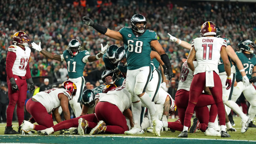 Commanders go viral trying to stop Eagles' tush push