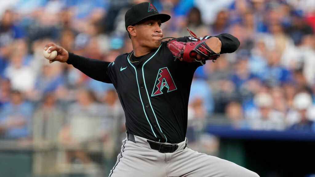 Diamondbacks recall top pitching prospect Yilber Diaz