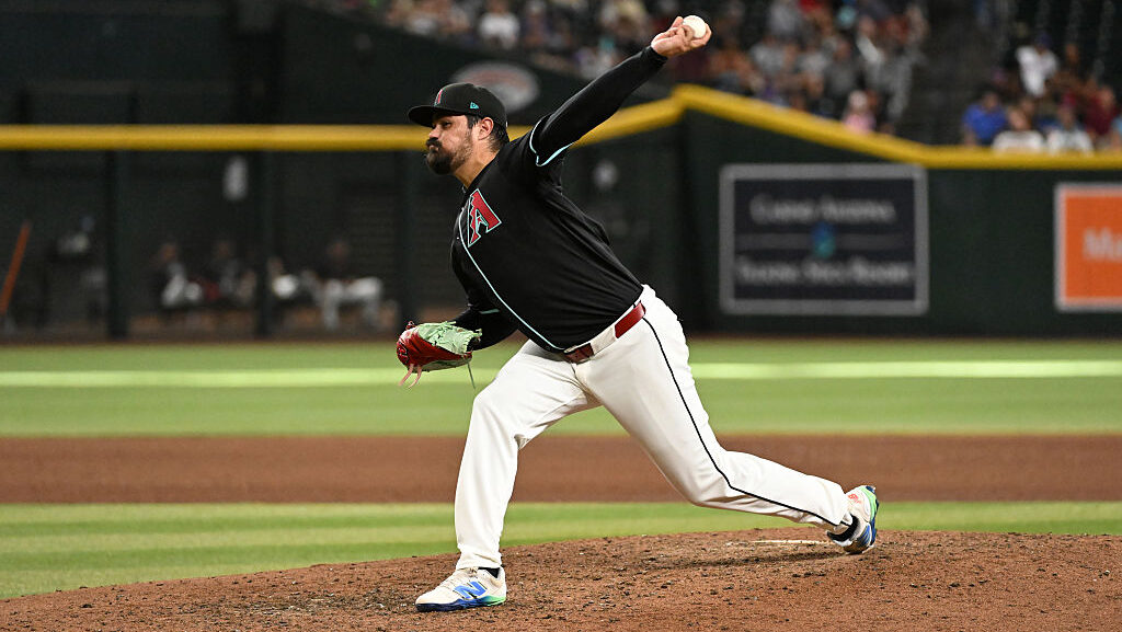 Diamondbacks trade Jose Castillo, option Joe Mantiply