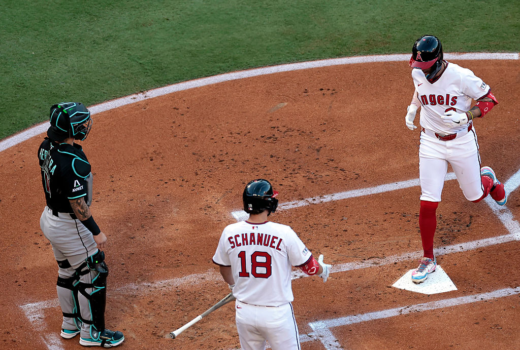 Angels' Travis d'Arnaud walks off Diamondbacks