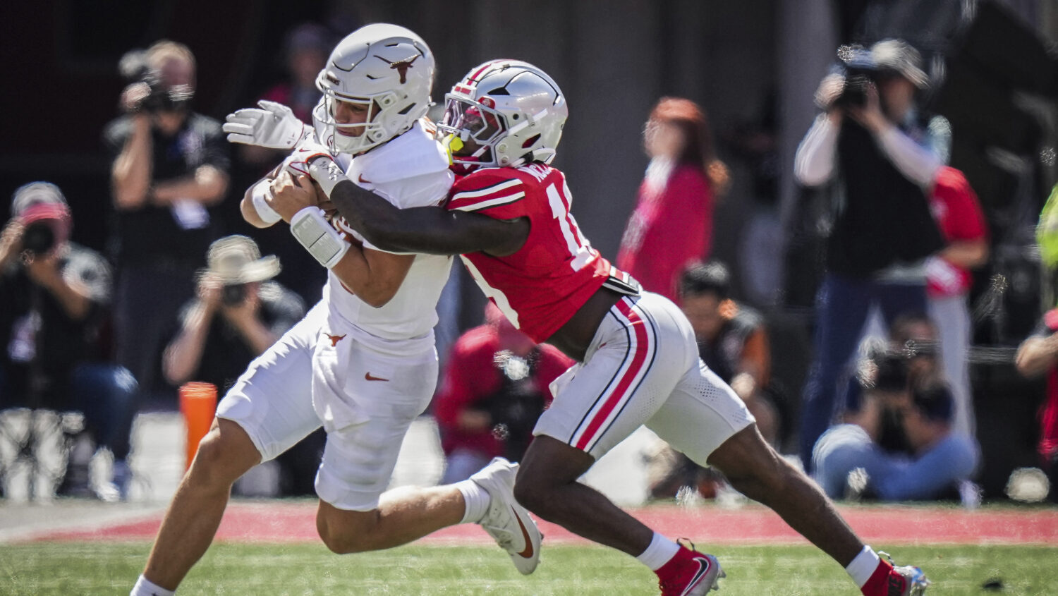 Texas' Arch Manning struggles in loss vs. Ohio State