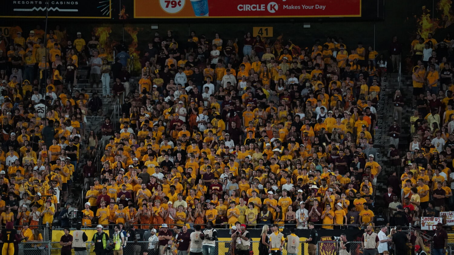 Arizona State fans throwing items onto field vs. Houston