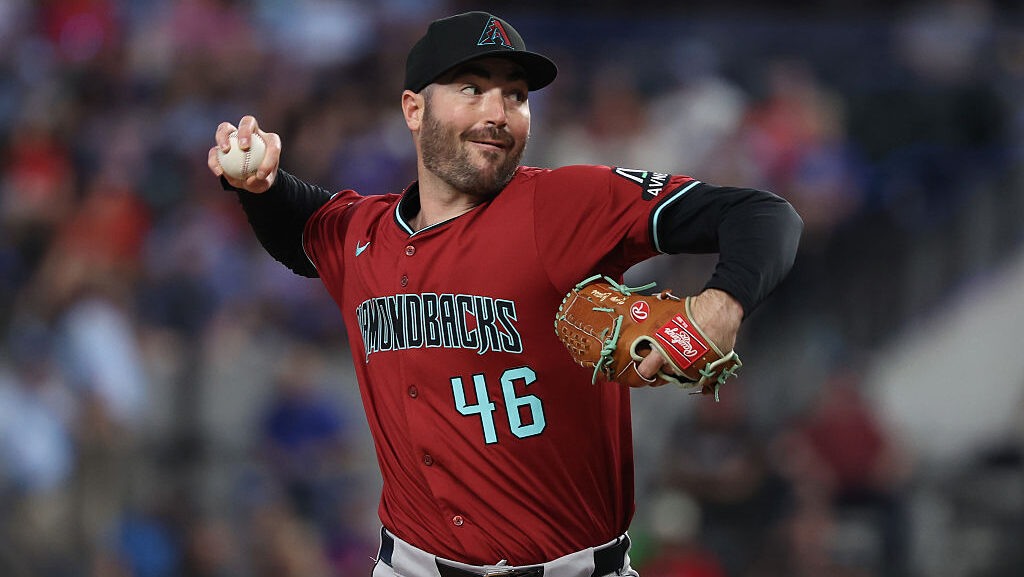 Diamondbacks outright 5 players, Vargas elects free agency